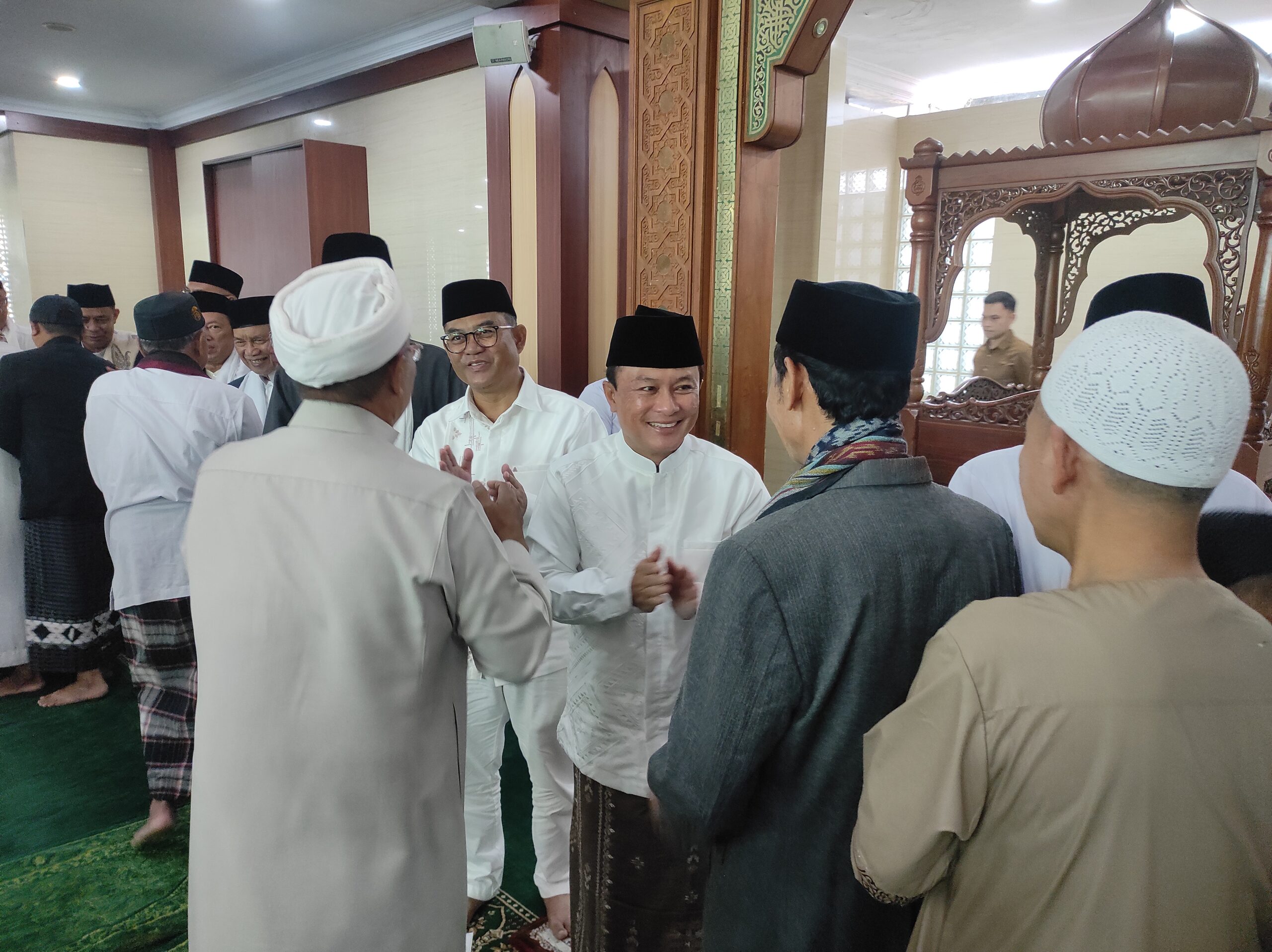 Ribuan Warga Shalat Ied di Masjid Syiarul Islam, Bupati Dian: Kuningan ...