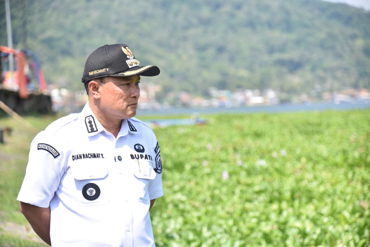 Waduk Darma Dipenuhi Eceng Gondok, Tutupi Permukaan Air Seluas 6 Hektare